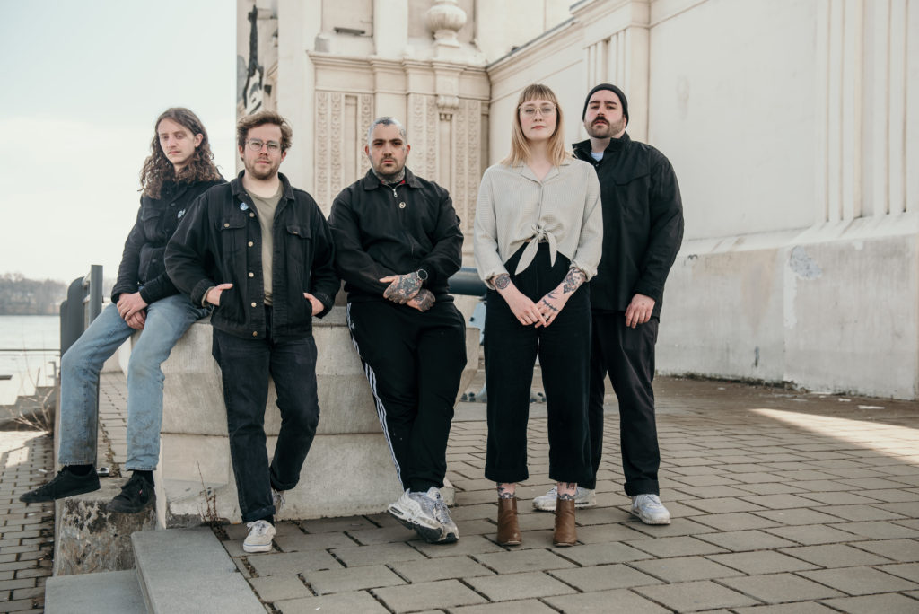 Mundy's Bay release music video for 'Moonlight' - Distorted Sound Magazine