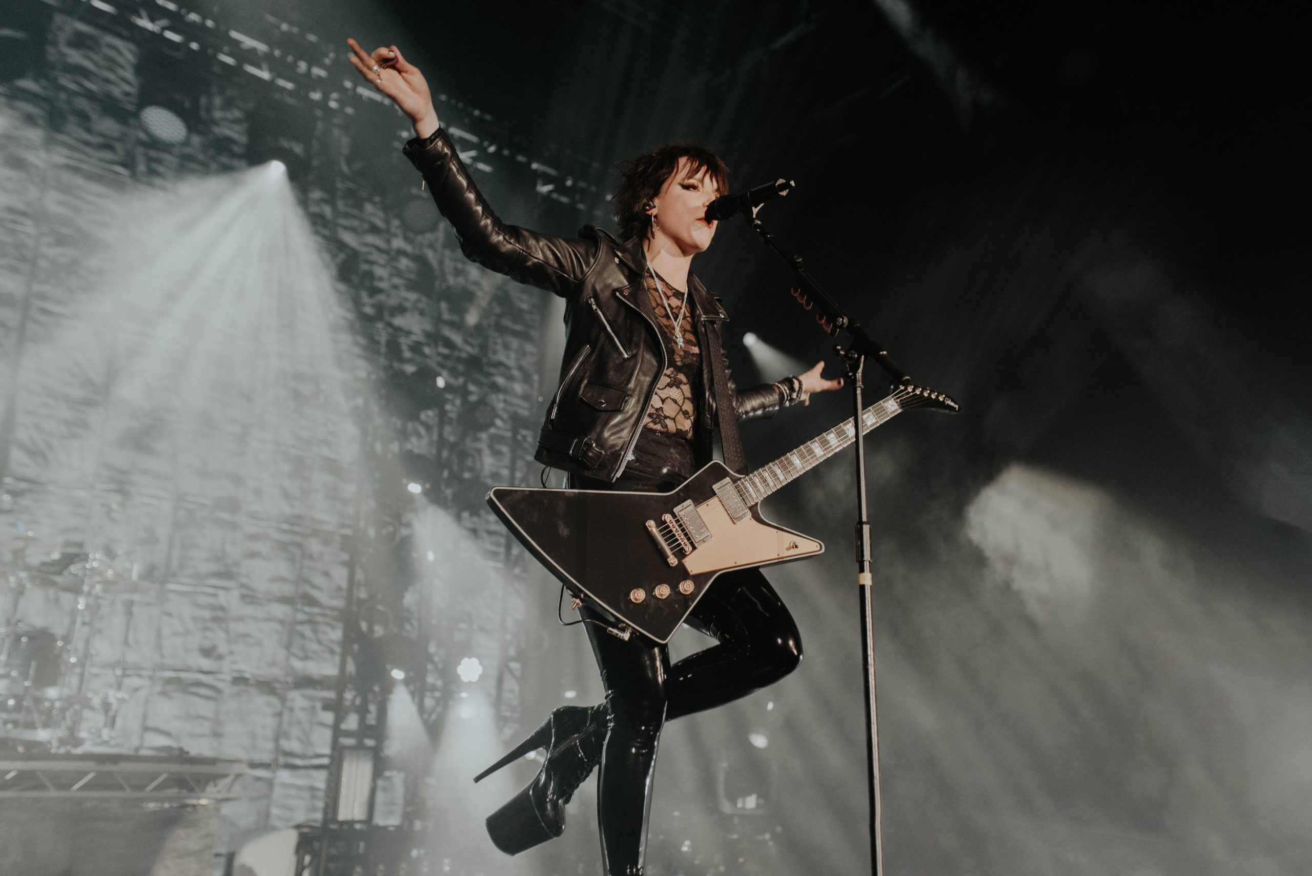 LIVE REVIEW: Halestorm @ Motorpoint Arena, Cardiff - Distorted Sound ...