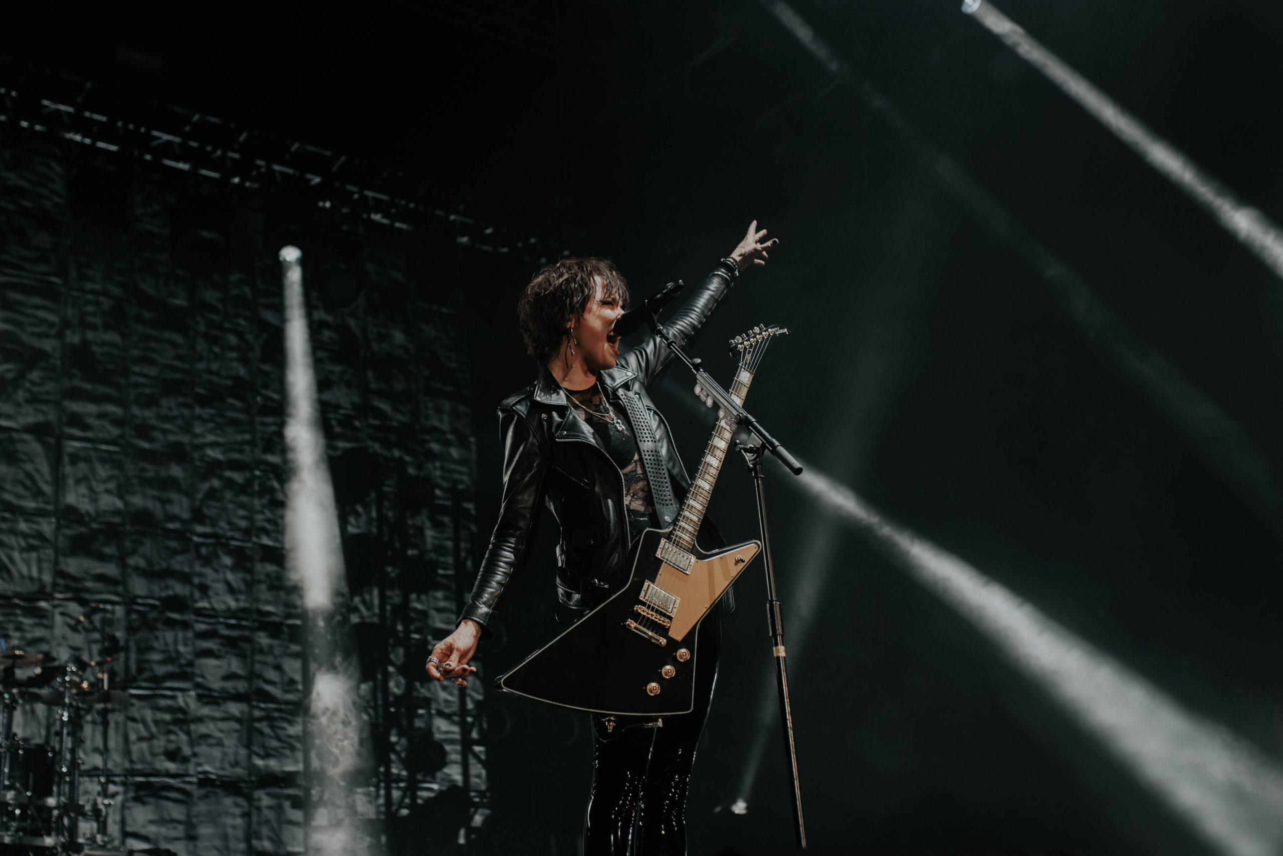 LIVE REVIEW: Halestorm @ Motorpoint Arena, Cardiff - Distorted Sound ...