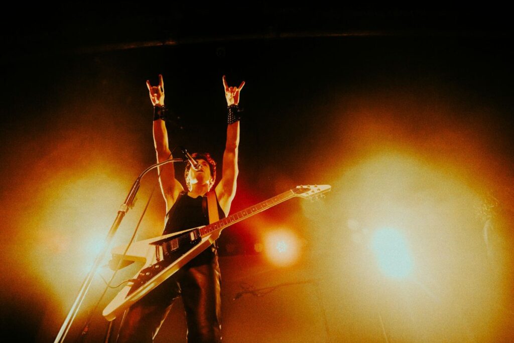 Des Rocs announces new album 'Dream Machine' - Distorted Sound Magazine