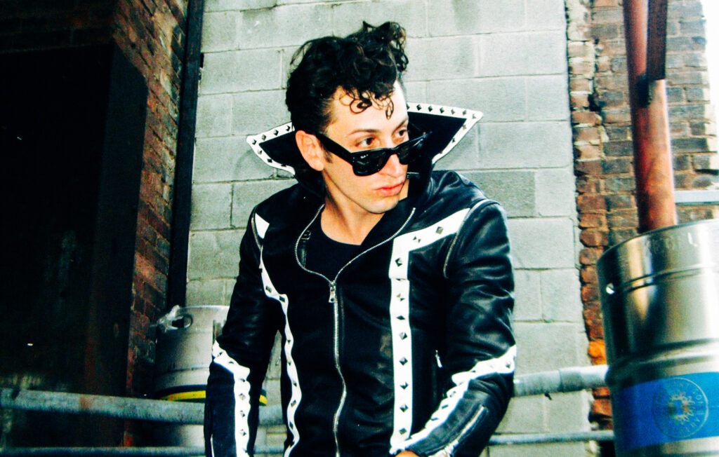 Des Rocs releases new song 'I Am The Lightning' - Distorted Sound Magazine